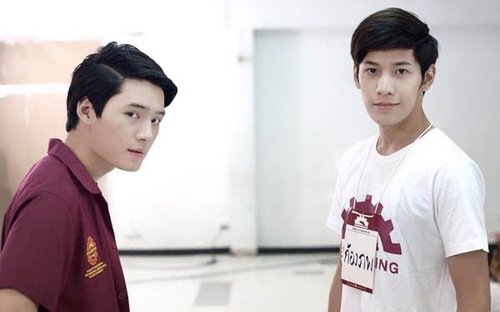 棒直播Live独家直播—人气泰剧《一年生》主演Krist和Singto粉丝见面会_手机凤凰网