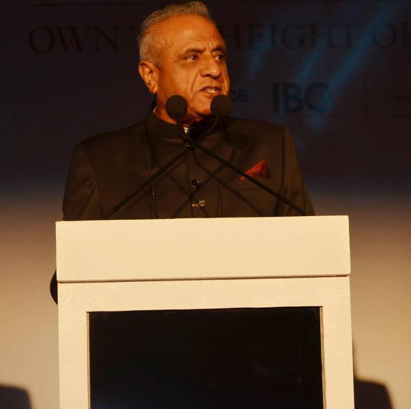 失散60年一眼认出 亿万富翁在脸书上找回姐姐_凤凰资讯