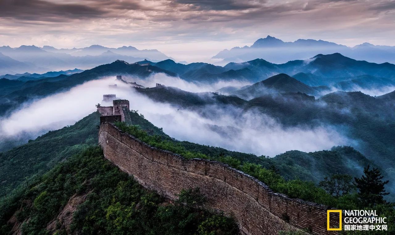 用镜头丈量长城 这位摄影师拍出了非常震撼的万里壮阔！_凤凰旅游